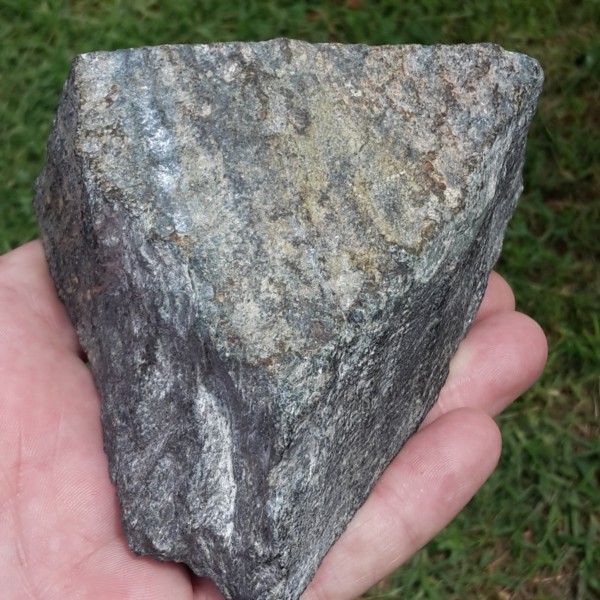 BLACK JADE NEPHRITE 01 - RocknCrystals