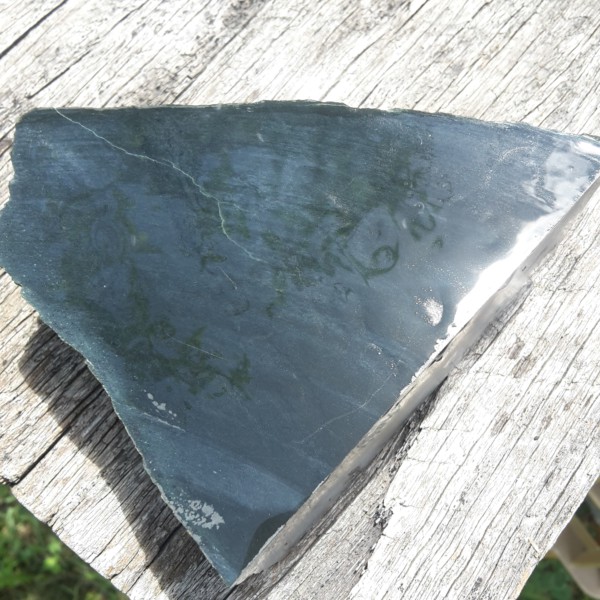 BLACK JADE NEPHRITE 01 - RocknCrystals
